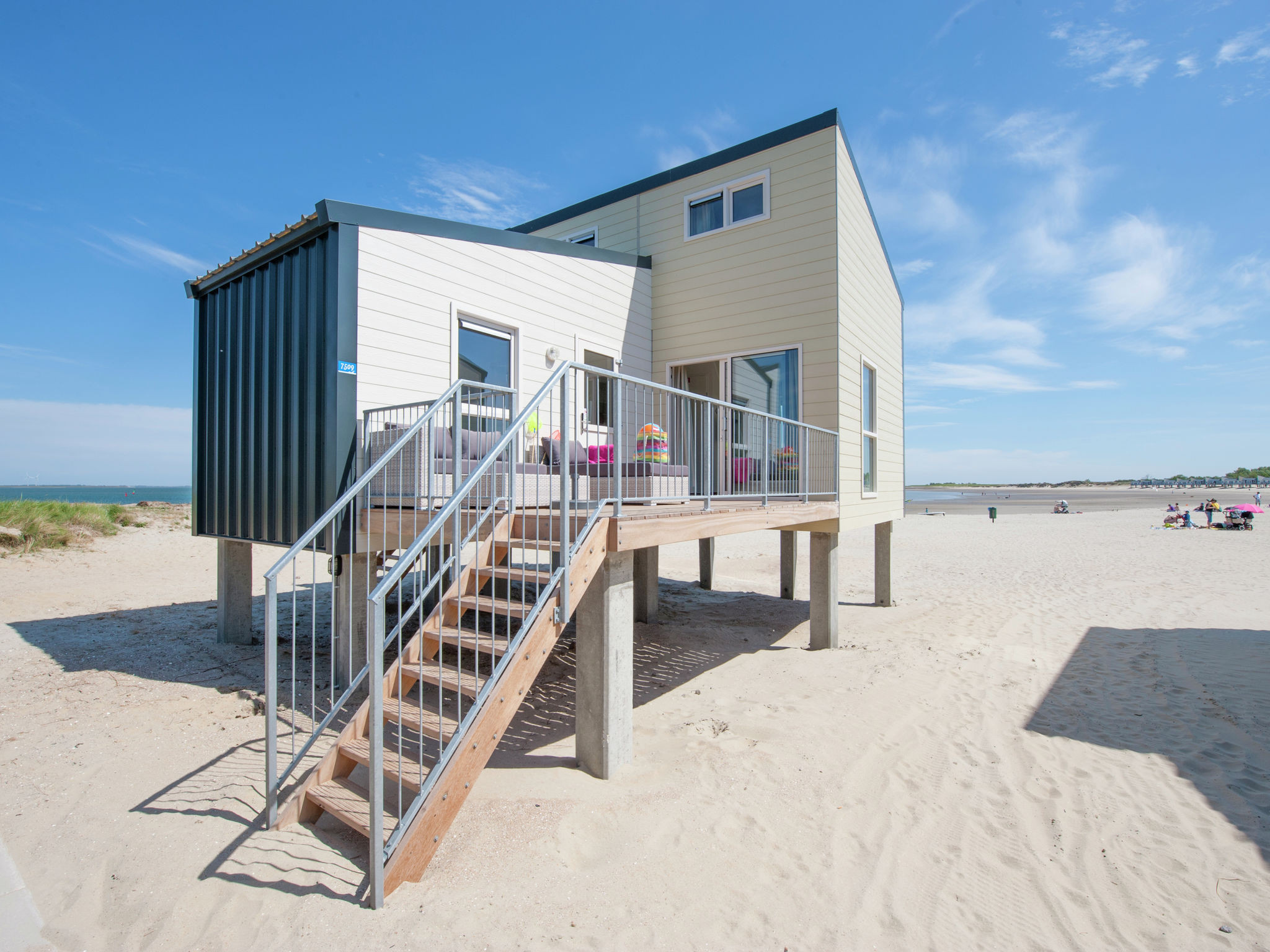Unieke beachhouse op vakantiepark Roompot Beach Resort, Kamperland ...